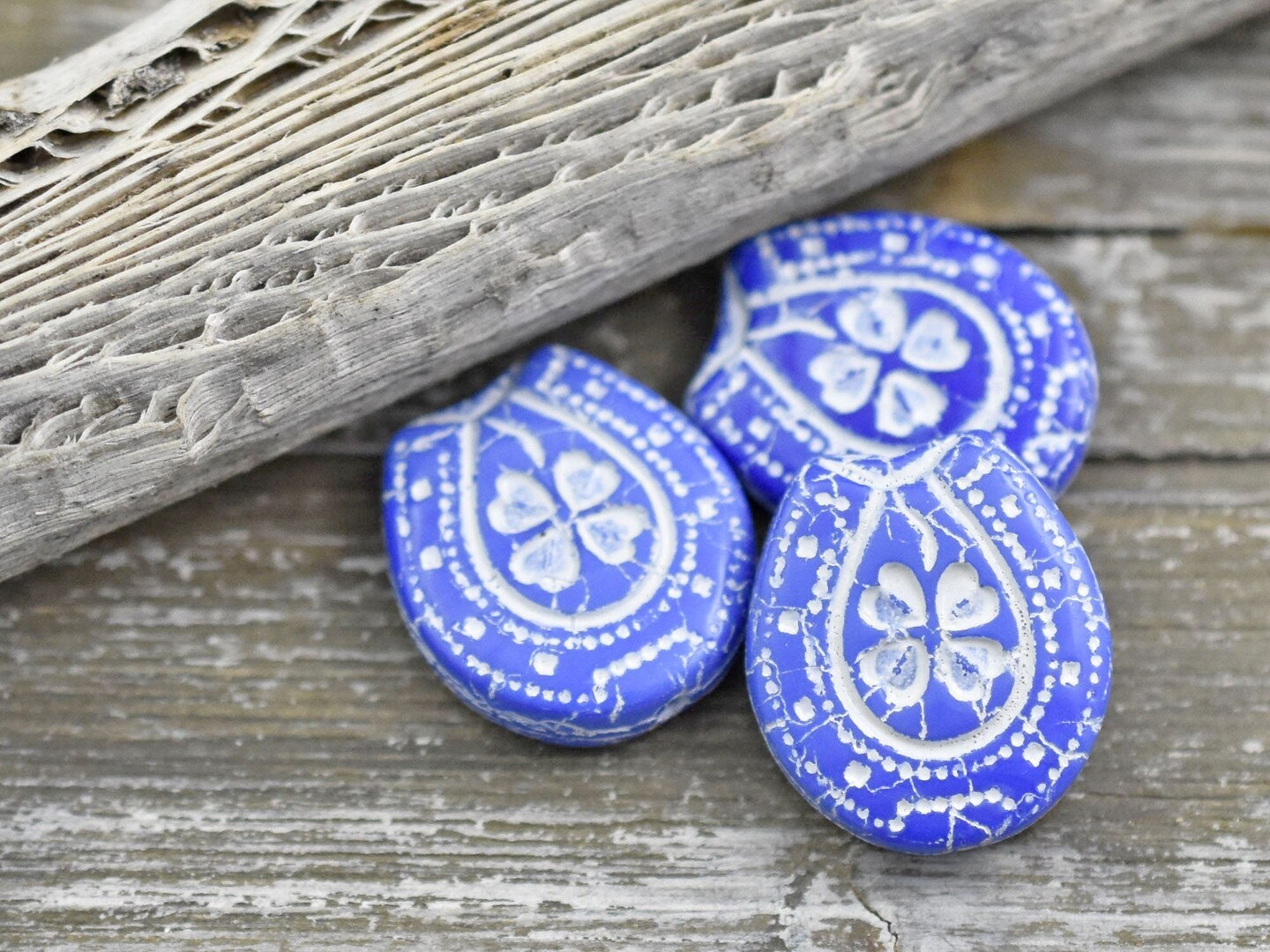 *2* 21x18mm White Washed Opaque Periwinkle Blue Lucky Horseshoe Beads ...
