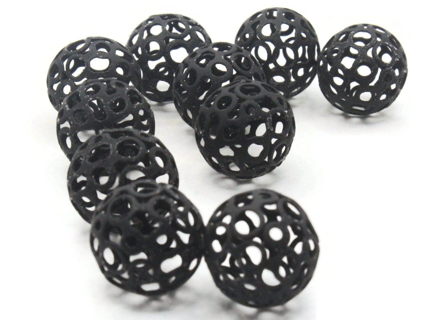 10 16mm Black Filigree Round Metal Beads - Hollow Sprayed Painted Iron ...