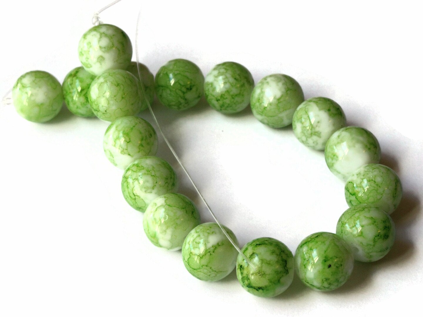 17 12mm Green and White Splatter Paint Beads Smooth Round Glass Beads ...