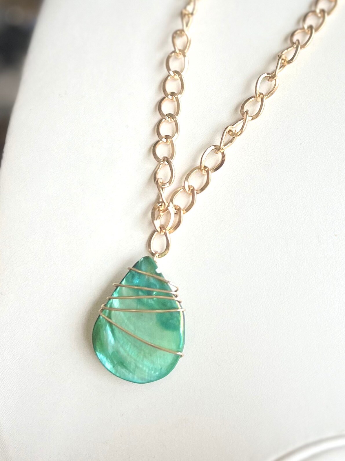 Necklace, Emerald Shell Necklace, Jewelry, colorful jewelry ...