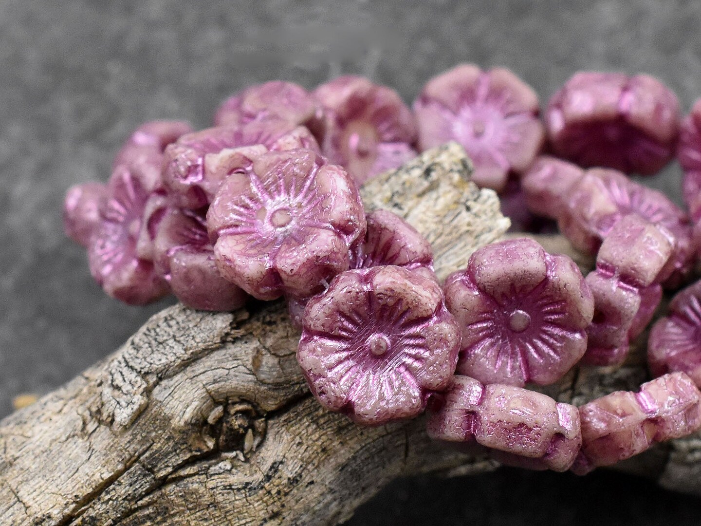*12* 12mm Gold Lustered Metallic Pink Etched Pink Hawaiian Flower Beads ...