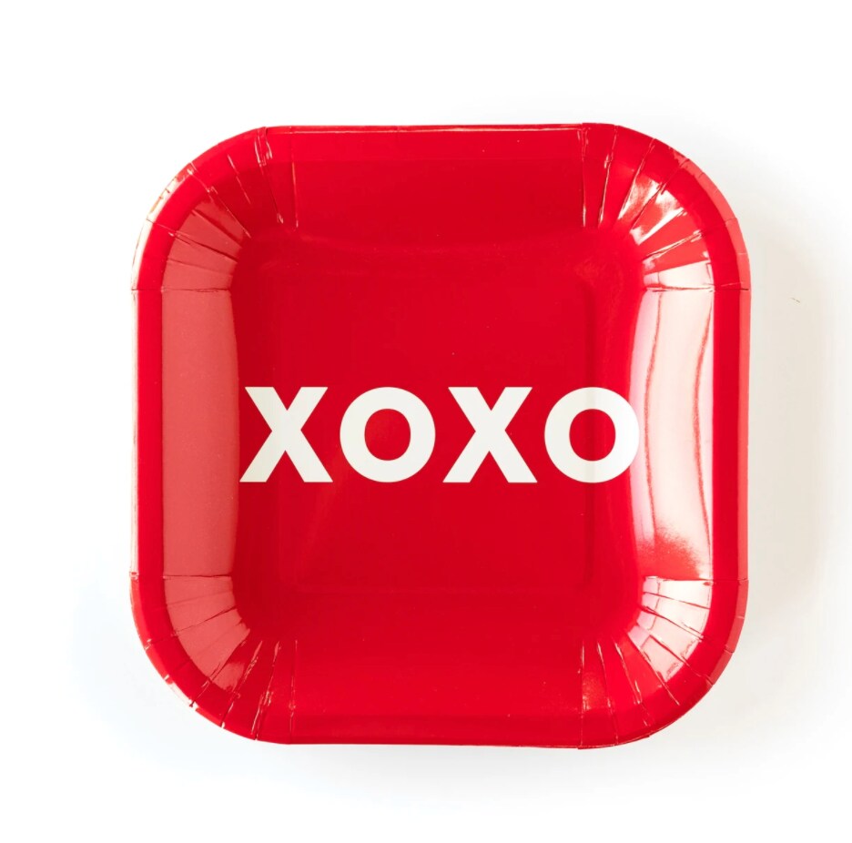 Square Red XOXO Valentine's Party Plates – 12-Pack, 7" Disposable ...