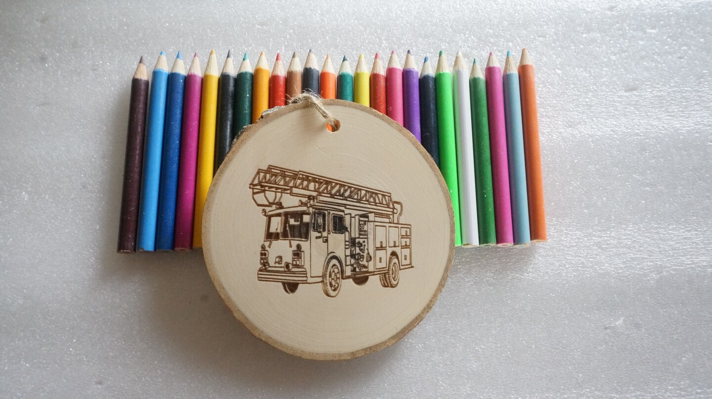 Color your own fire truck wood slice craft kit, comes with colored ...