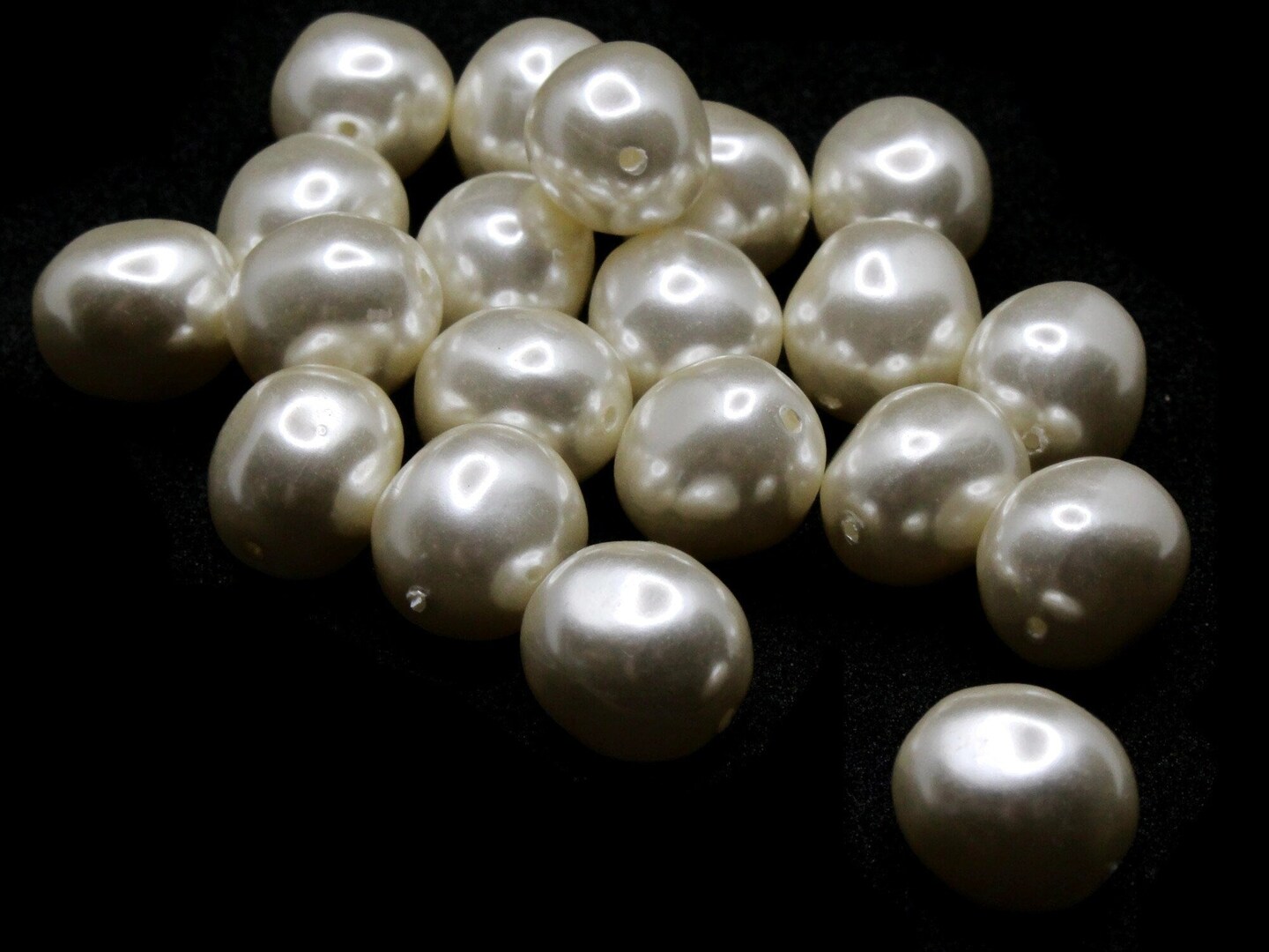 20 14mm Rounded Rectangle Vintage Cultura Pearl Beads bZ1 | Michaels