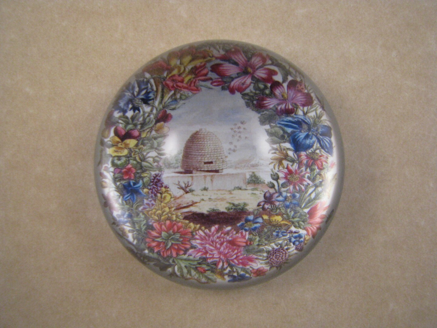 Beehive Dome, Floral Wreath Dome, Bee Paperweight, Wreath Dome, Dome ...