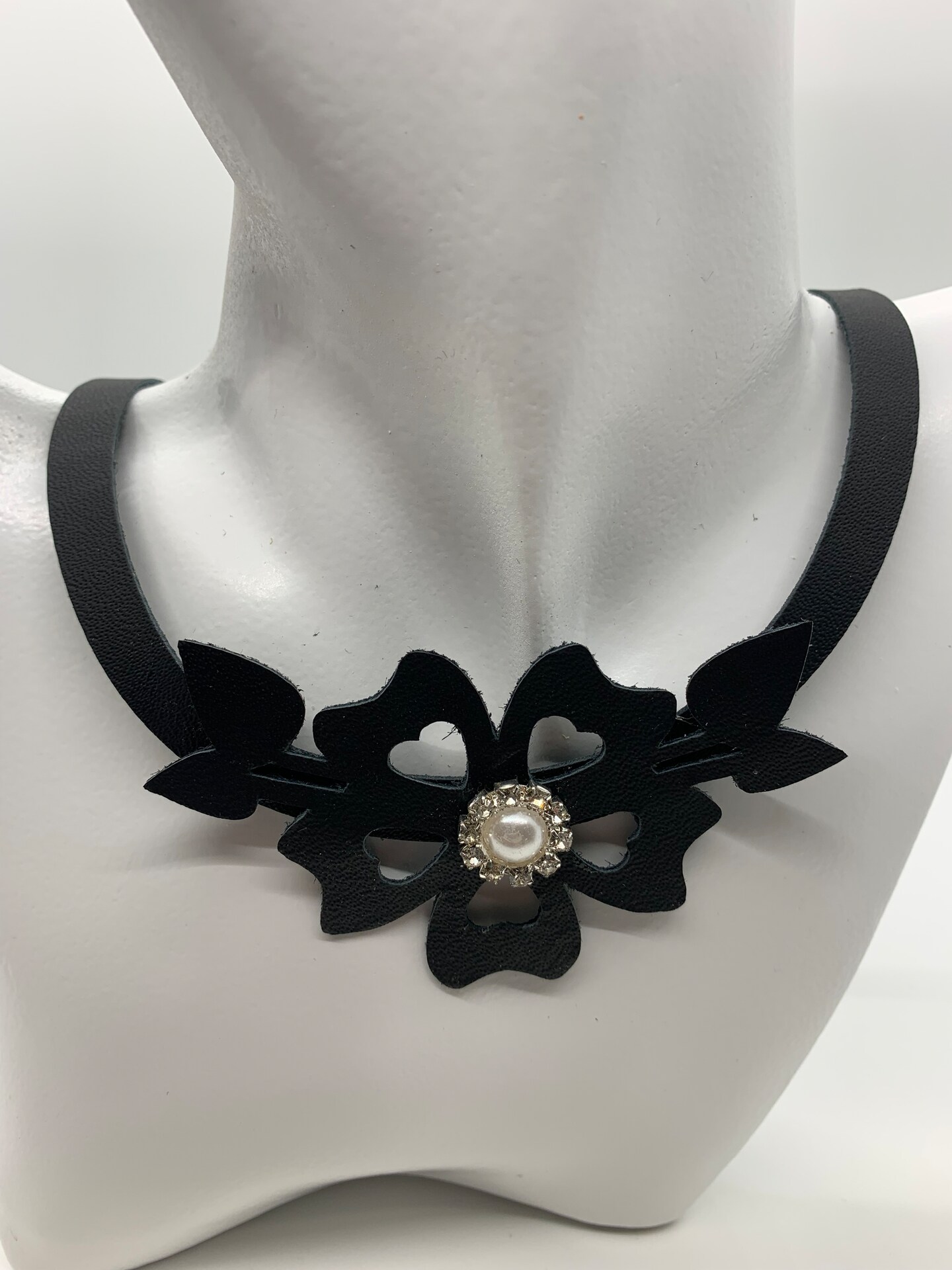 Genuine leather necklace store