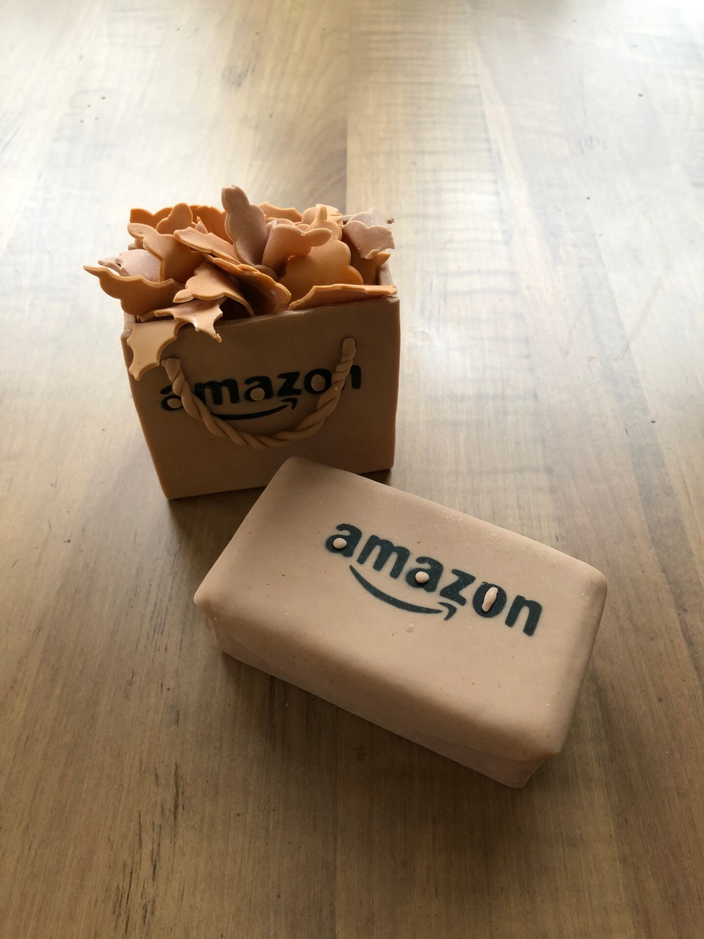 Shopping bag fondant cake topper. | MakerPlace by Michaels