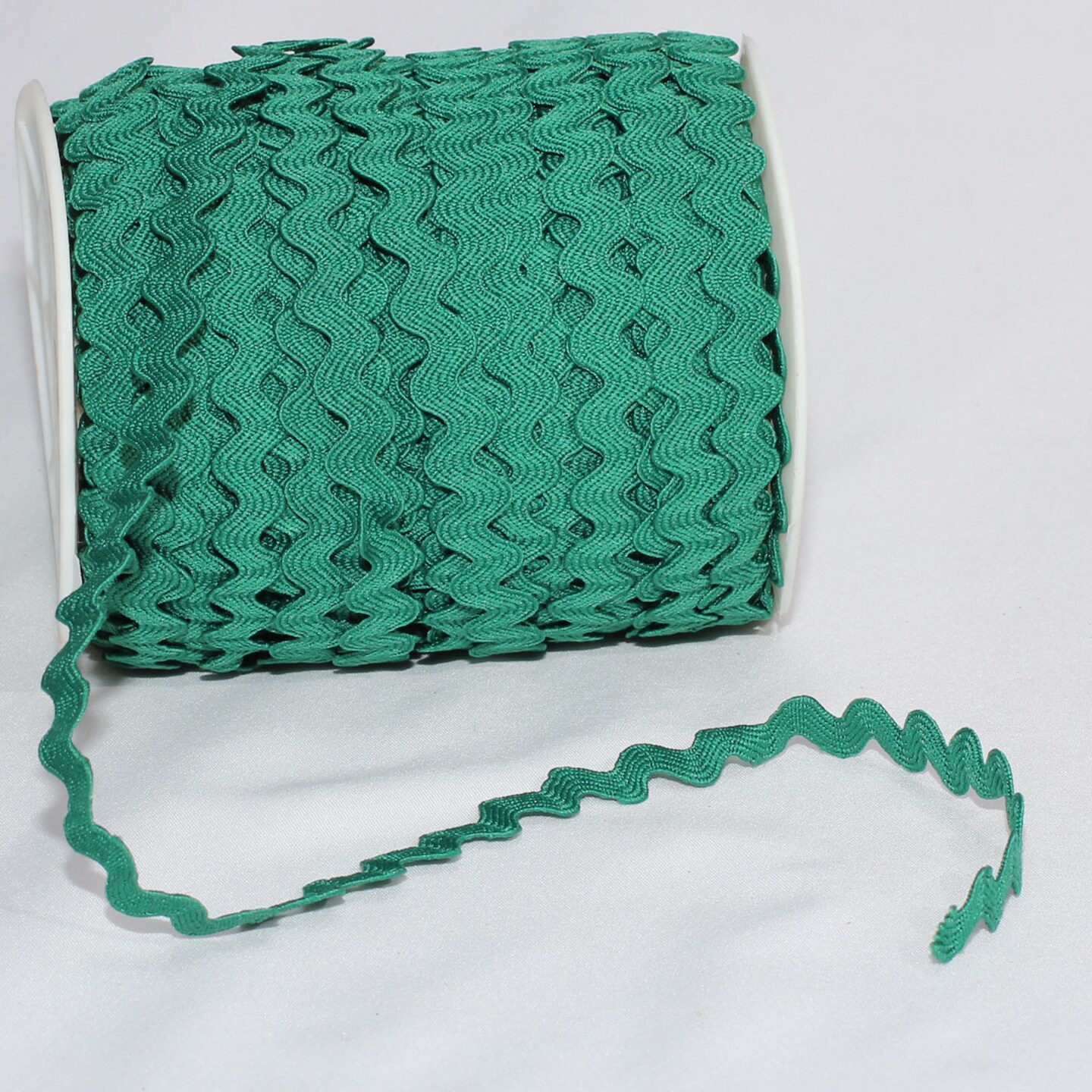 The Ribbon People Green Woven Edge Ric Rac Christmas Craft Ribbon 0.25 ...