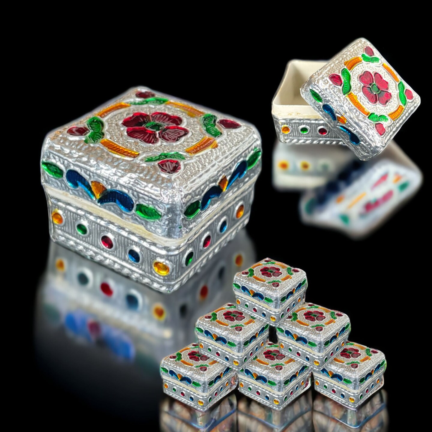 Small Golden / Silver Kumkum Holder, Jewelry Box, Pooja Return Gift ...