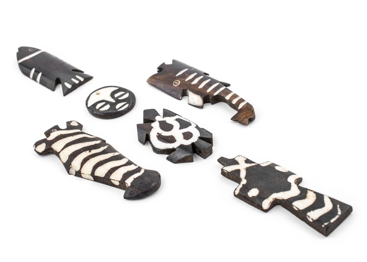 TheBeadChest 6 Pendant Bundle: Kenya Batik Bone African Black and White ...