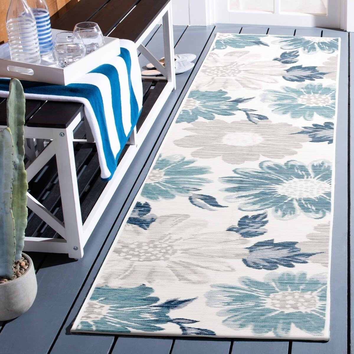 Safavieh SUN689B Sunrise Ivory / Blue Grey, Size: 6.5 x 6.5 ft. | Michaels