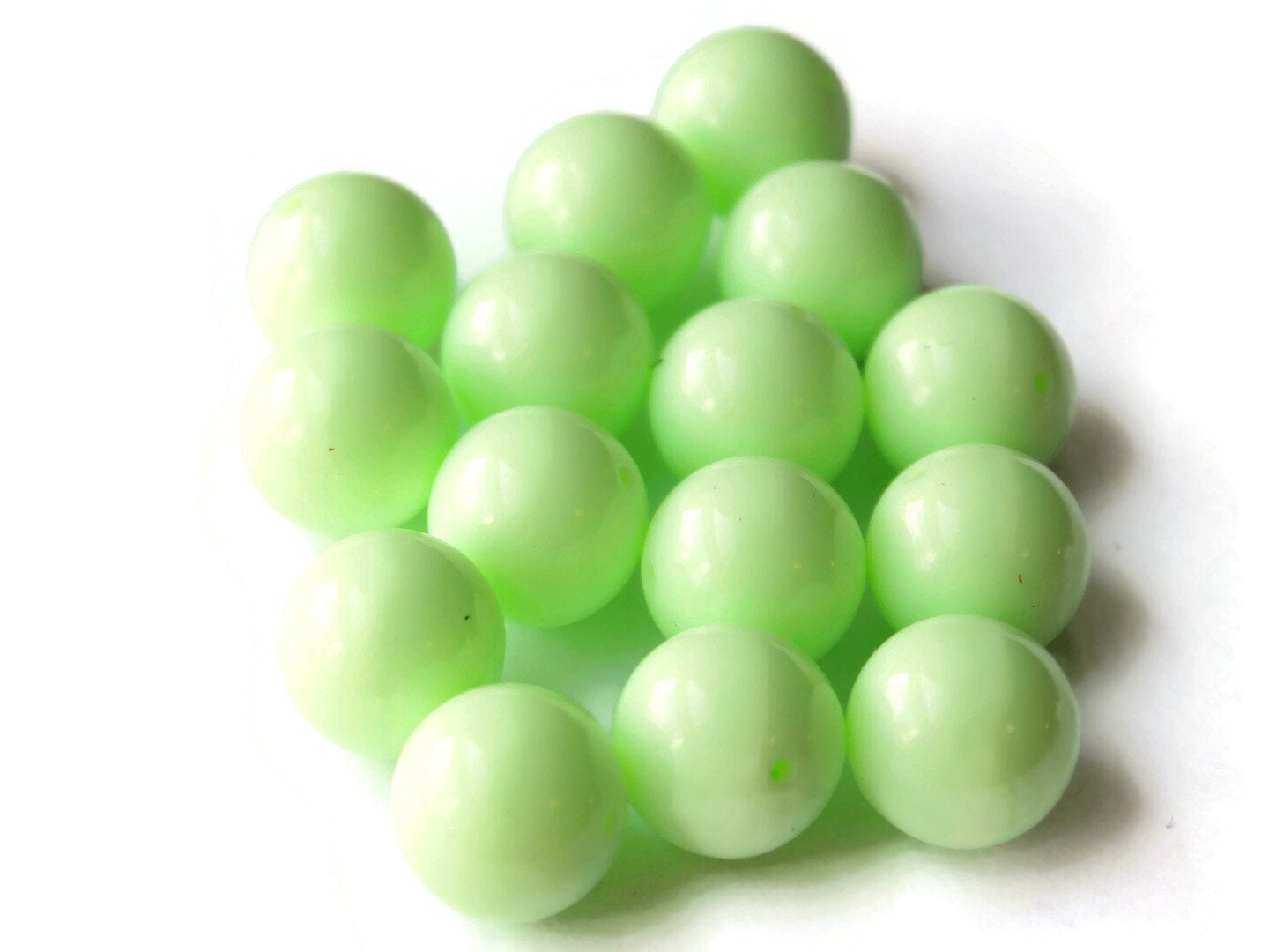15 16mm Large Round Light Green Vintage Lucite Beads Celadon Gumball ...