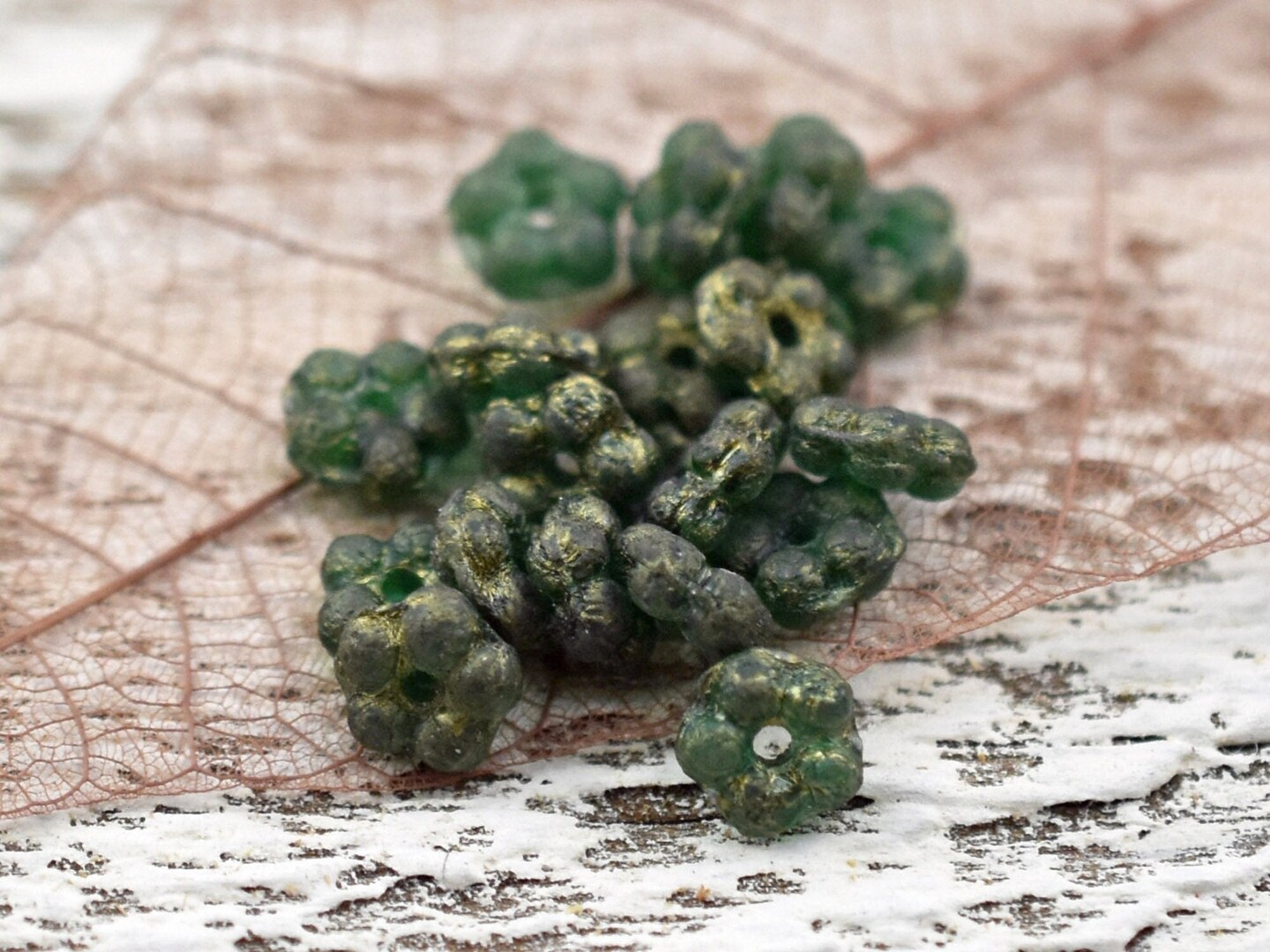 *50* 5mm Gold Washed Etched Matte Emerald Green Forget Me Not Rondelle ...