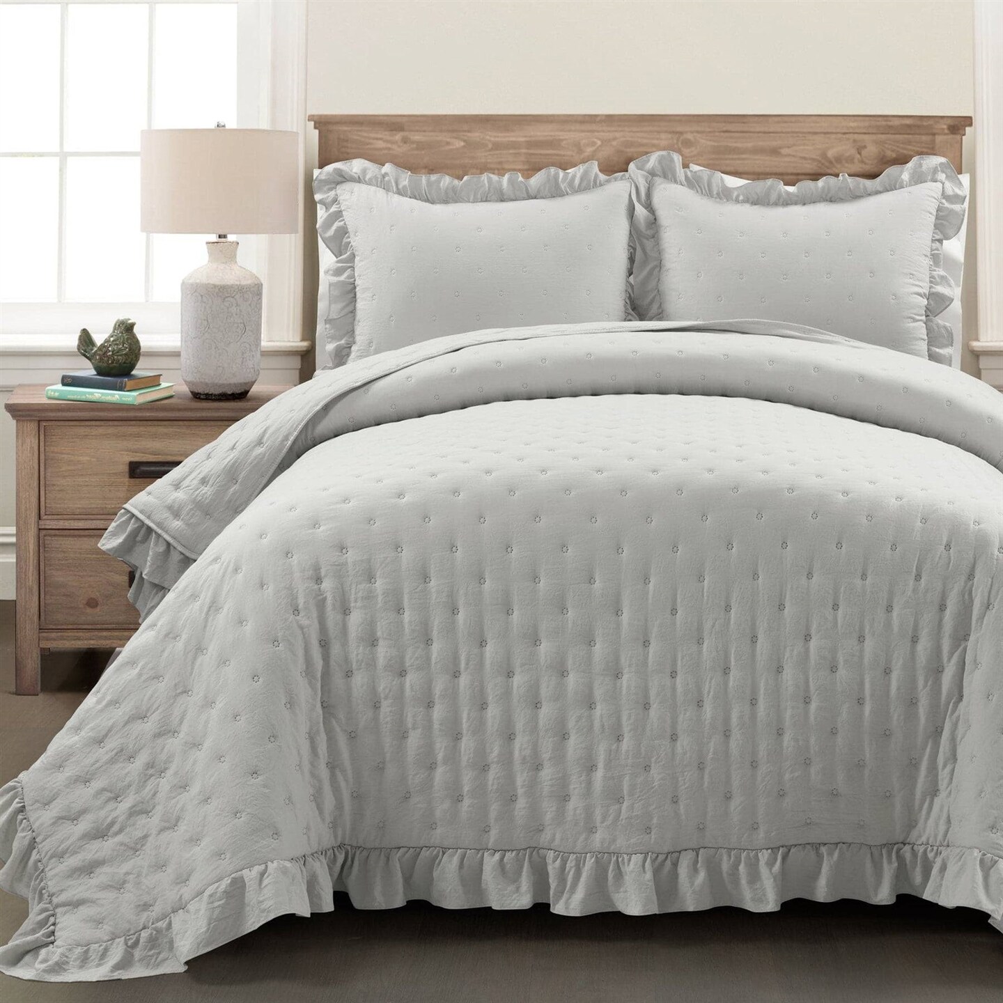 Lightweight Ruffle 3-Piece Reversible Quilt Set with Matching Shams for ...
