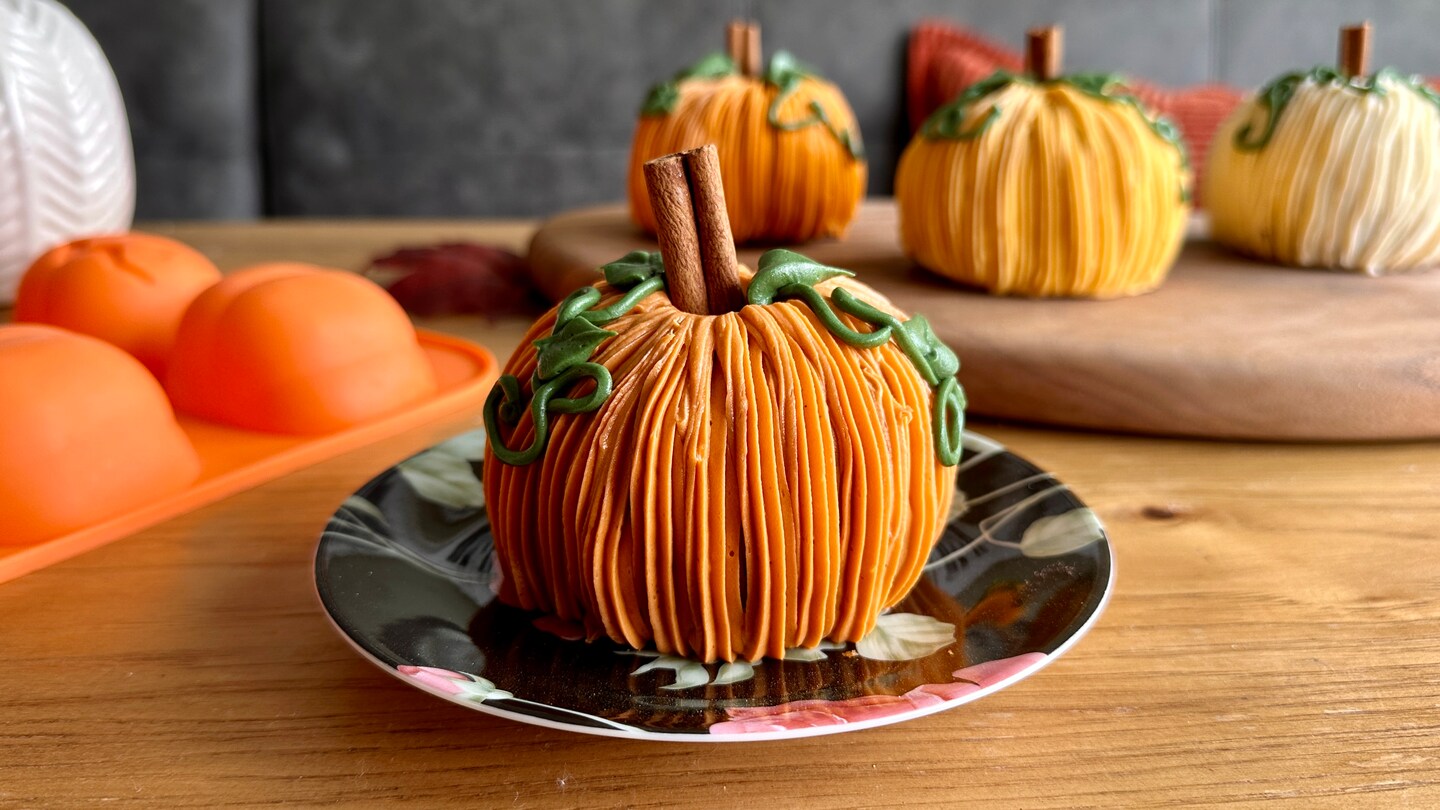 Fall's Cutest Cakes: Mini Pumpkin Bundts | Classes | Michaels