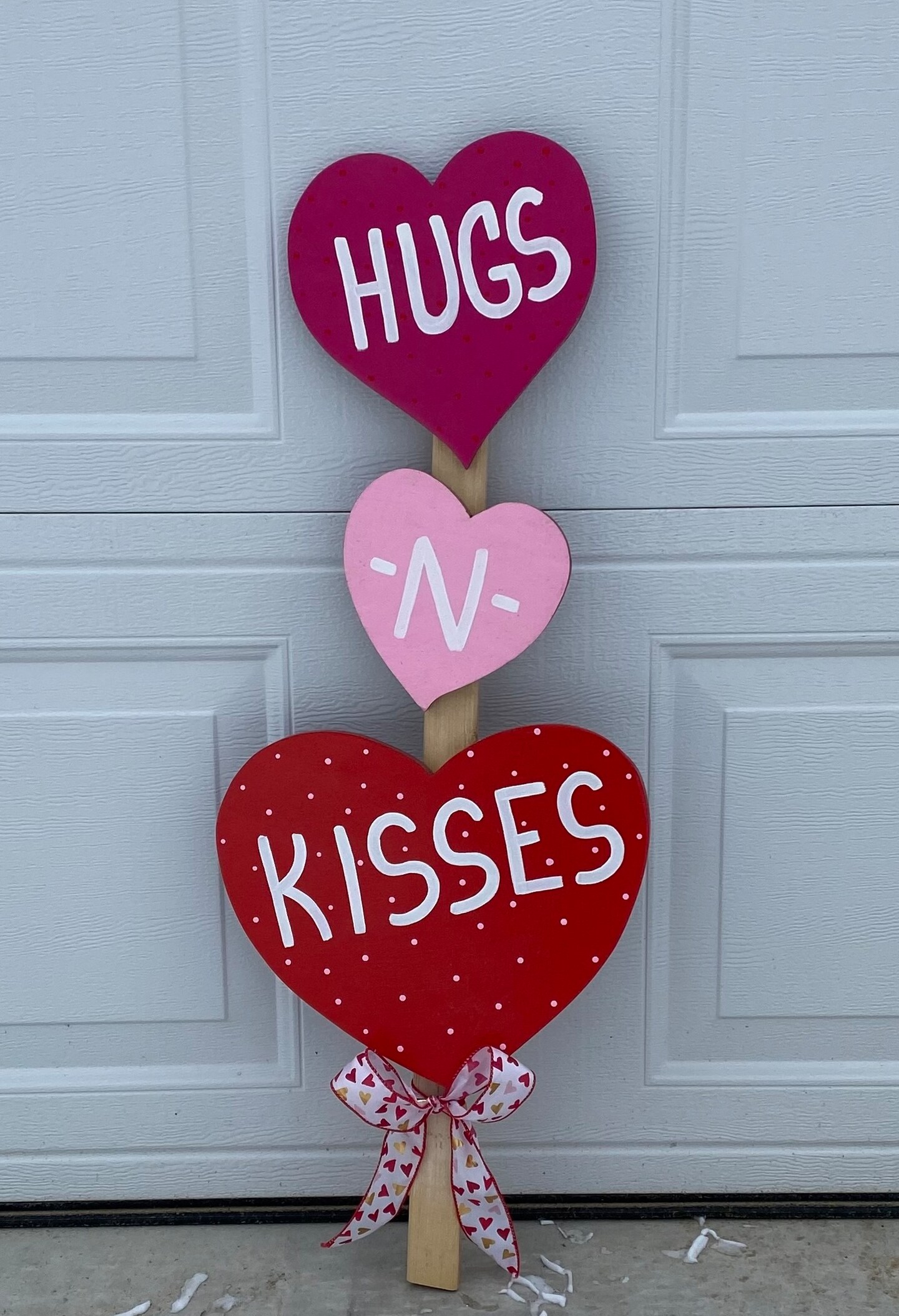 Hugs and Kisses Valentine’s Day Wood Outdoor Yard Art Sign, Hearts ...