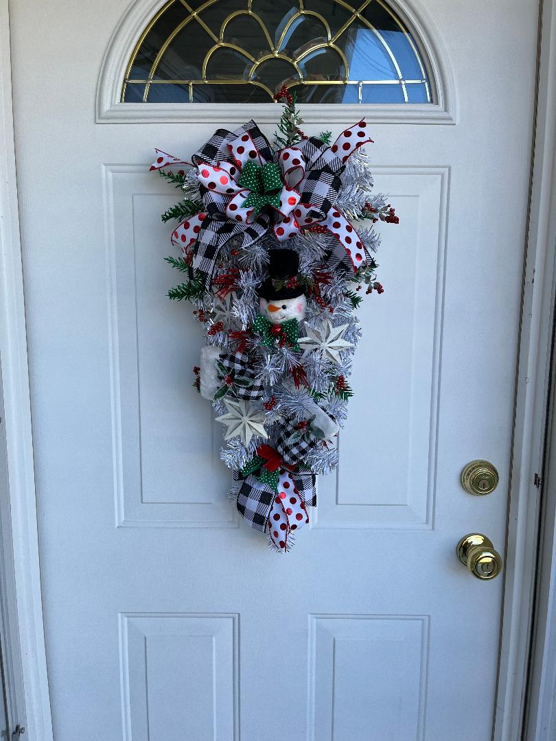 Teardrop wreaths store