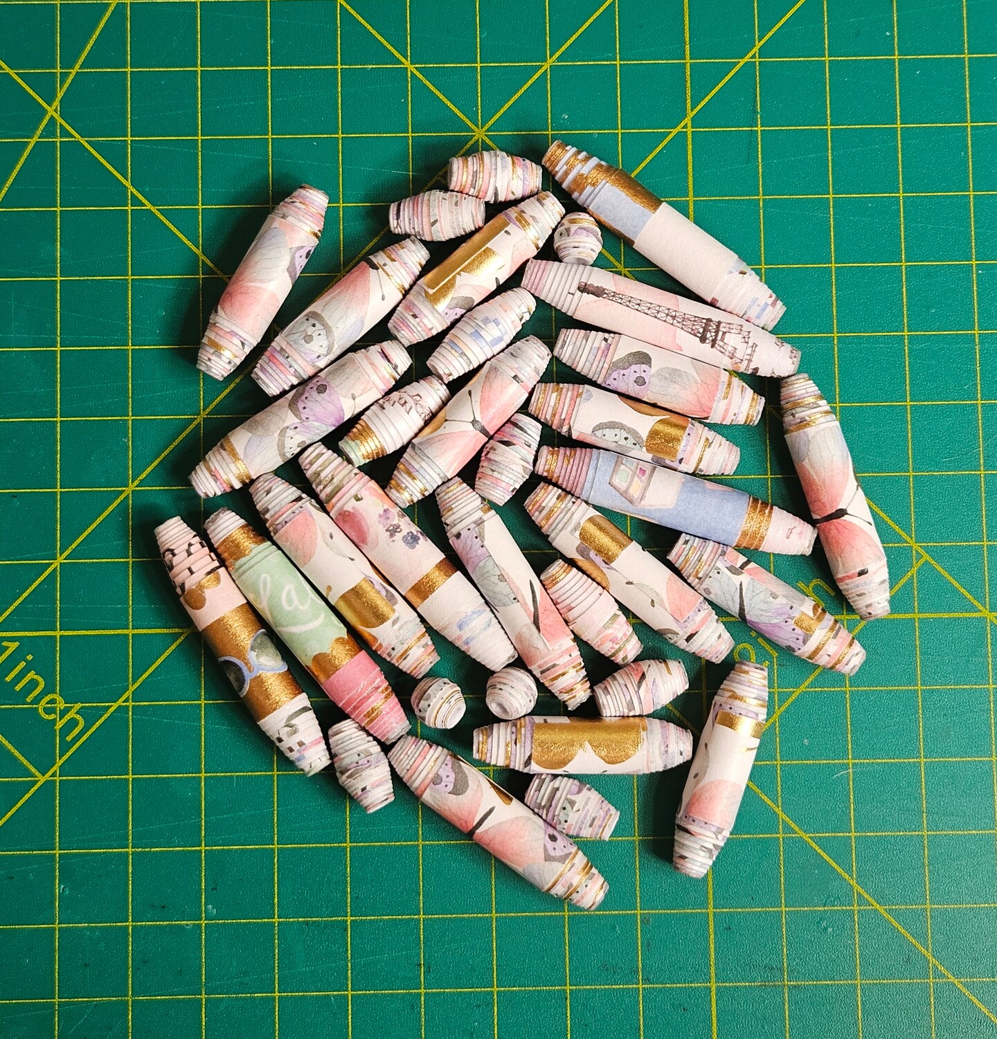 Loose Rolled Paper Beads, 33 ct. Assorted Sizes for Jewelry Making ...