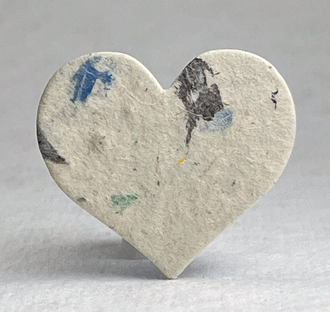 Wildflower Seed Paper Small Hearts - Lotka Paper Embedded with Seeds ...