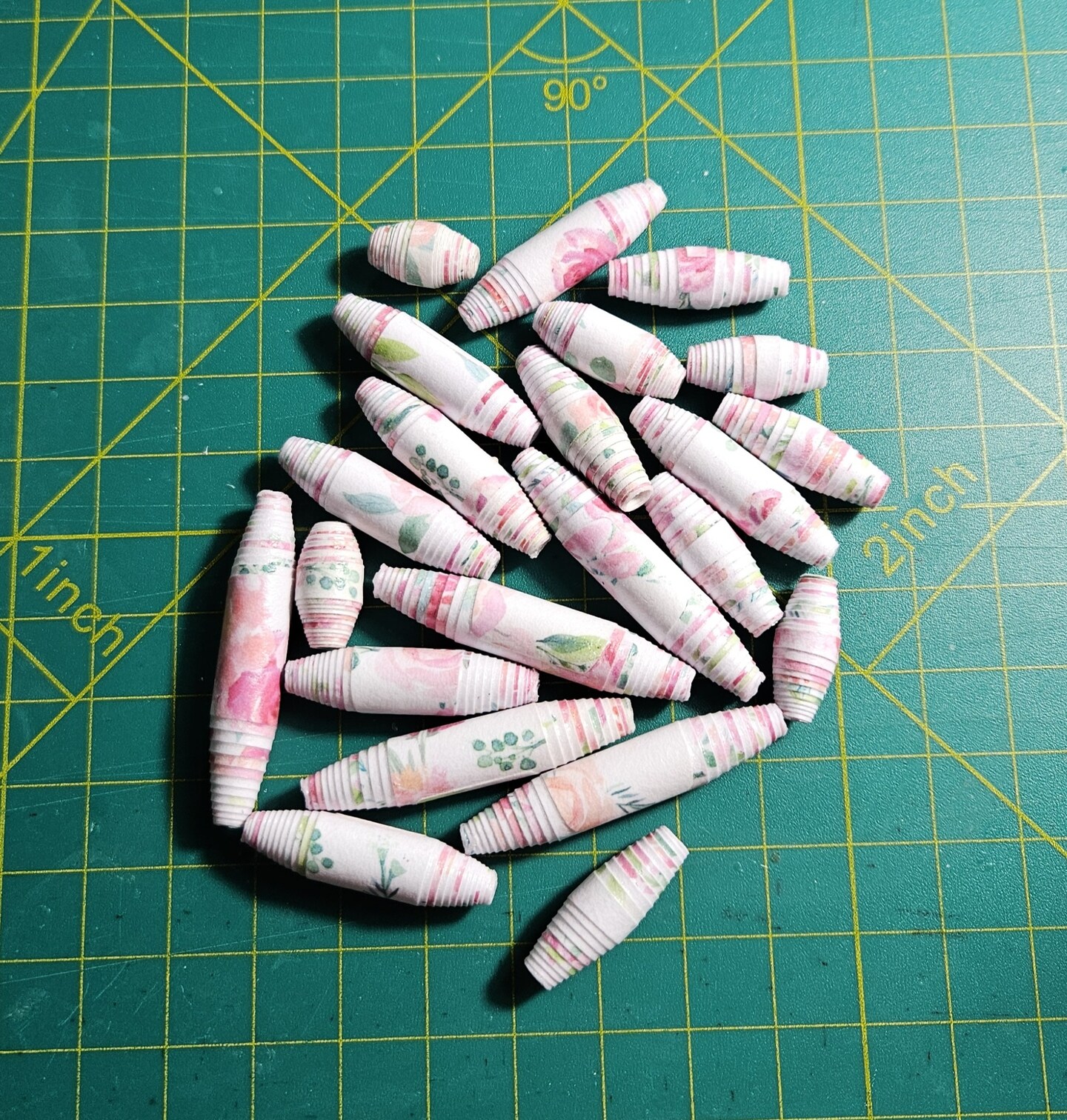 Loose Rolled Paper Beads, 22 ct. Assorted Sizes for Jewelry Making ...