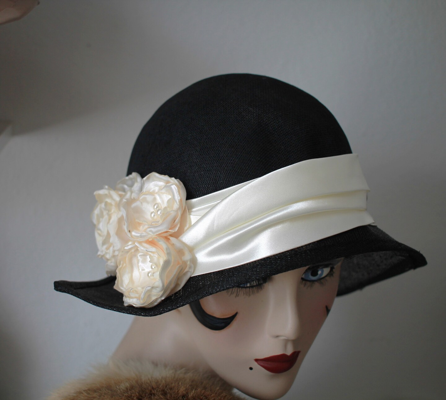 1920s Vintage Style Flapper Hat in Black and White | MakerPlace by Michaels