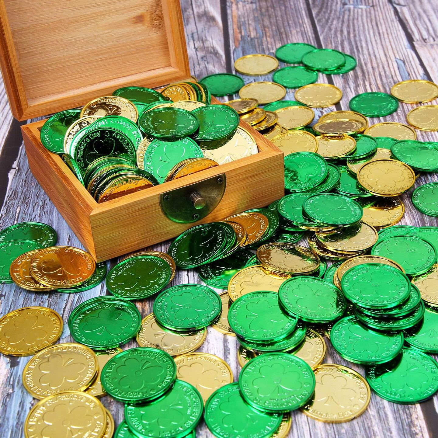 240 Lucky Plastic St. Patrick's Day Coins Green and Gold Shamrock Coins ...