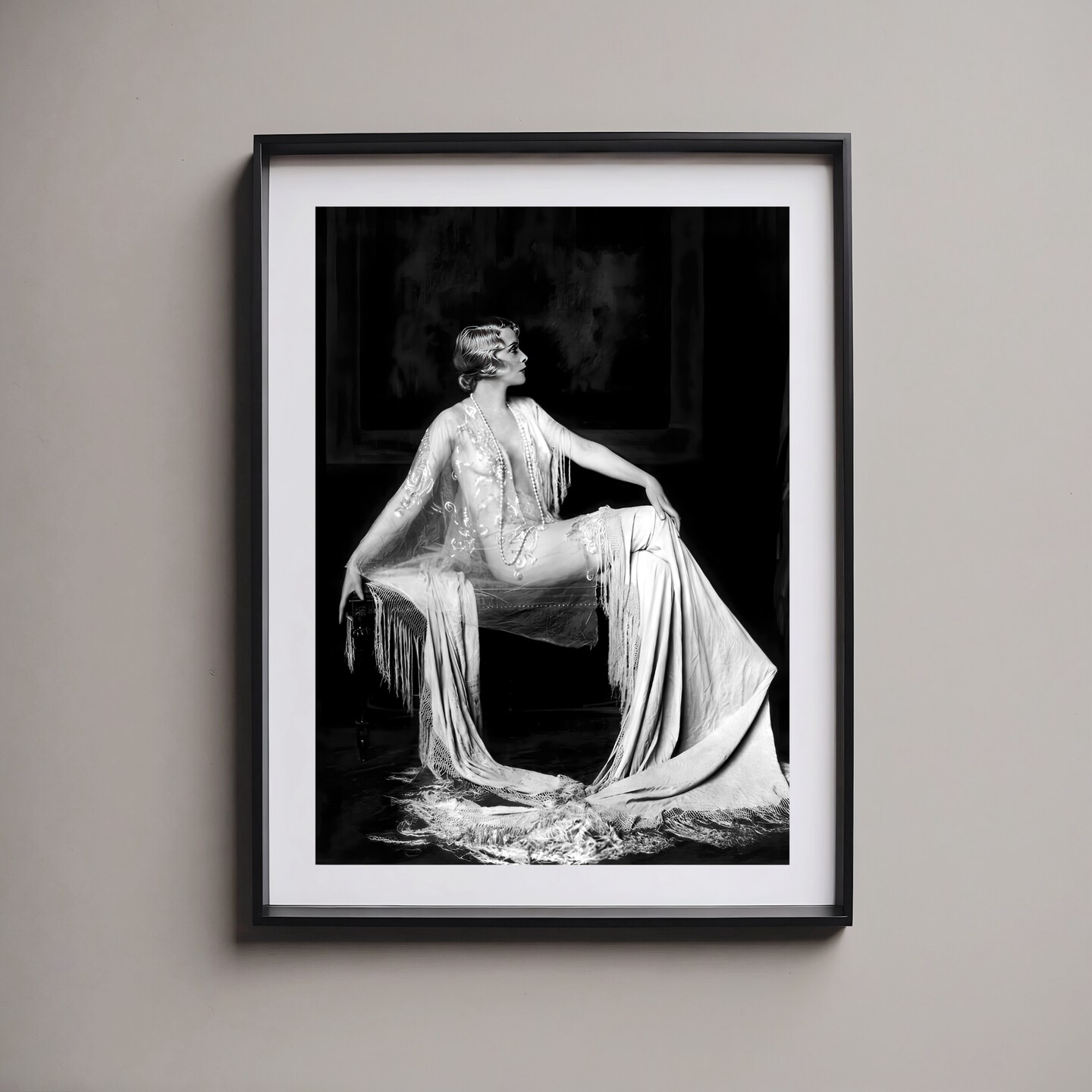 Ziegfeld Follies star Muriel Finlay c. 1920's, black and white ...