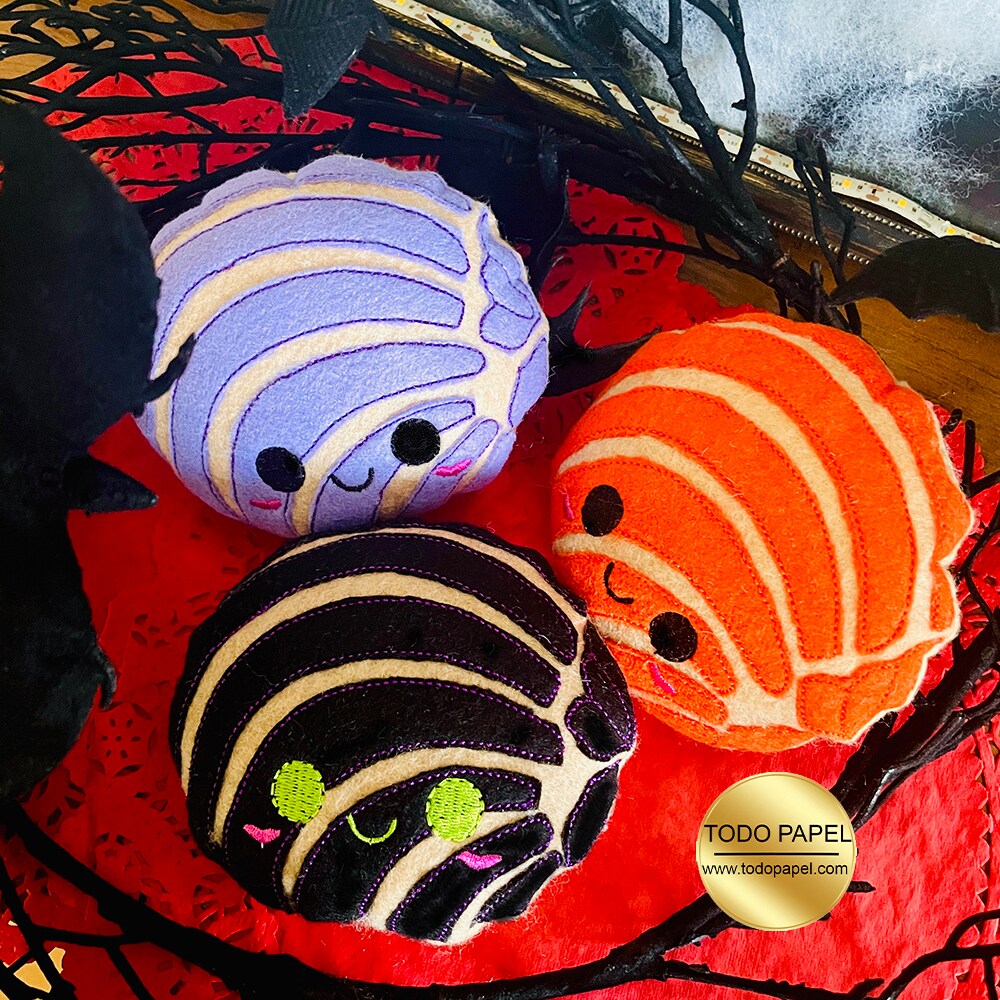 Kawaii Conchas mini Plushies for Dia de Muertos or Halloween. Pretend ...