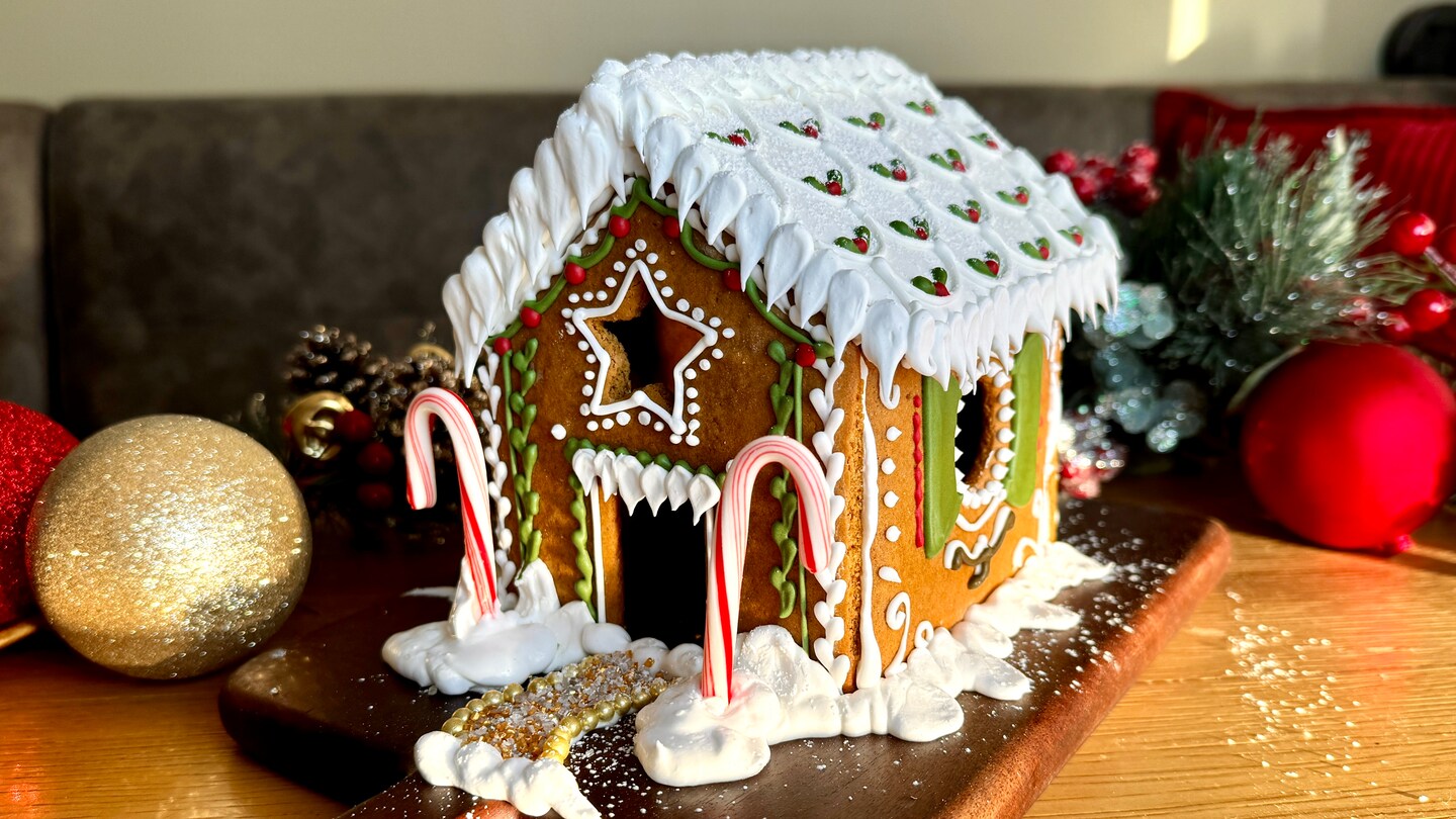 Petite Gingerbread House Workshop | Classes | Michaels
