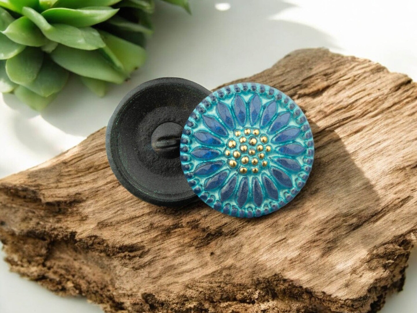 18mm Round Sunflower Button - Electric Blue Purple with Aqua Wash and ...