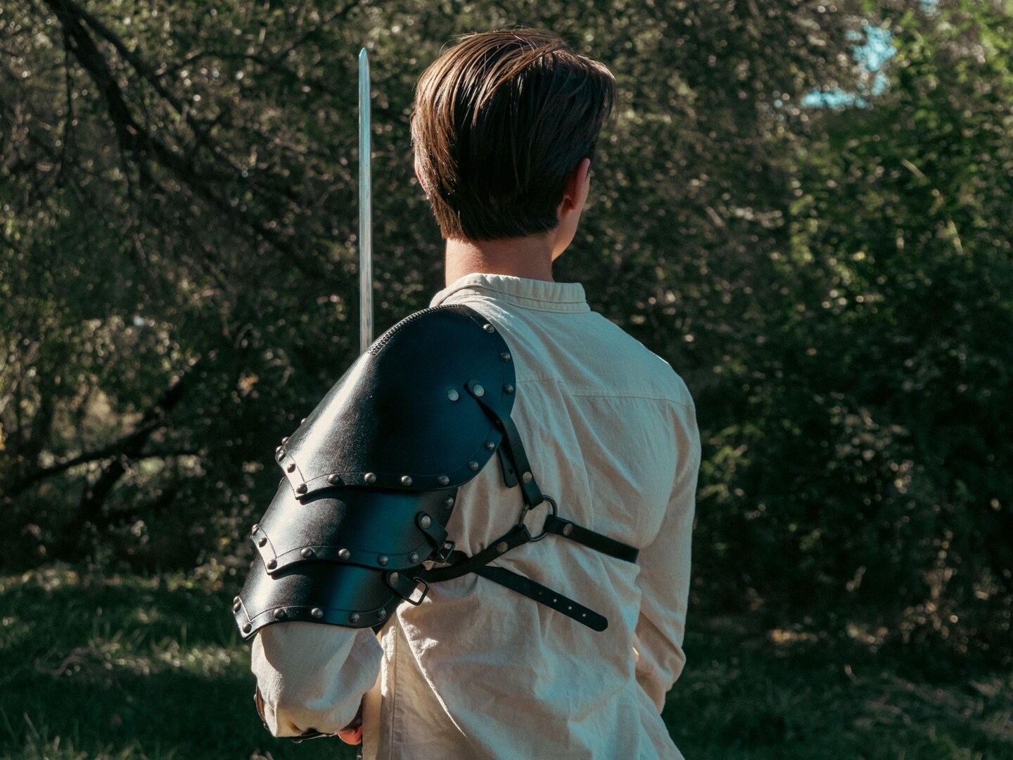 Blackthorn Pauldron | Genuine Leather Shoulder Armor | LARP, Fantasy ...