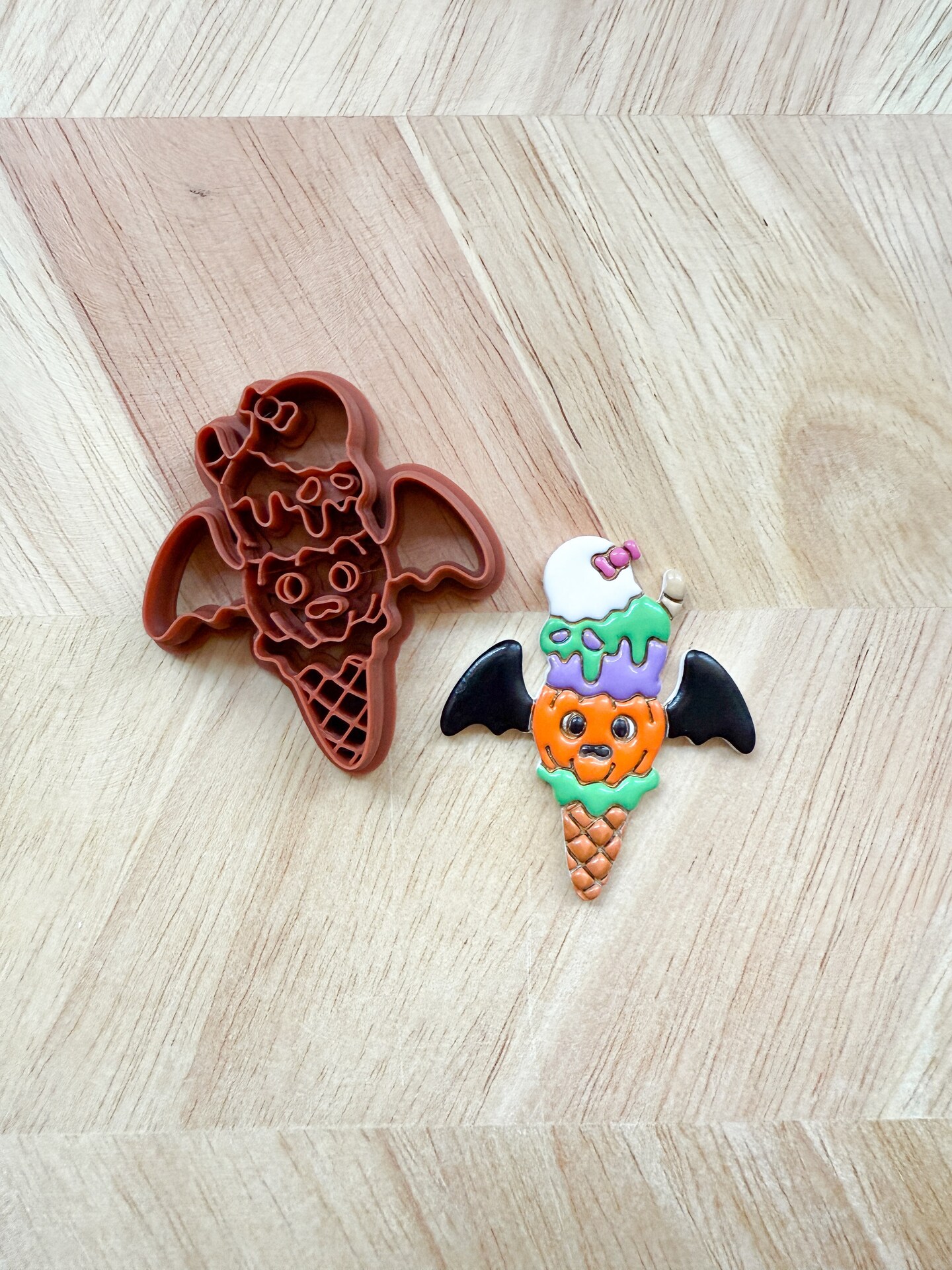 SPOOKY ICE CREAM CONE | HALLOWEEN 2025 | CLAY CUTTERS, Model: JUST ONE ...