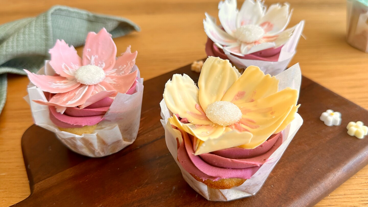 Candy Melt Floral Cupcakes | Classes | Michaels