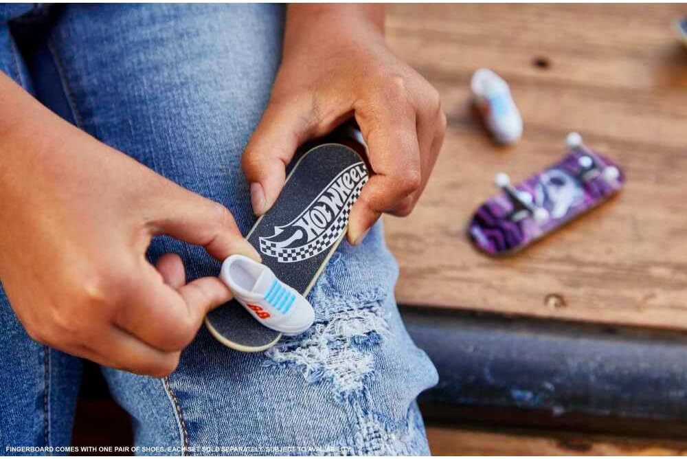 Tony Hawk - Mattel - Hot Wheels Skate Tony Hawk Mysterious Moon Finger ...