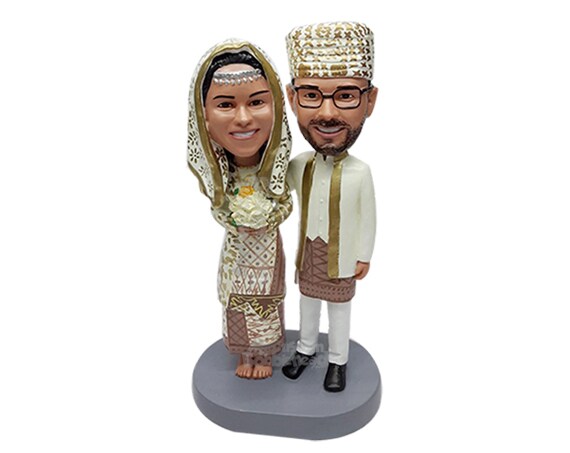 Traditional Ethnic Wedding Couple, Beautifully Dressed Wedding Couple ...