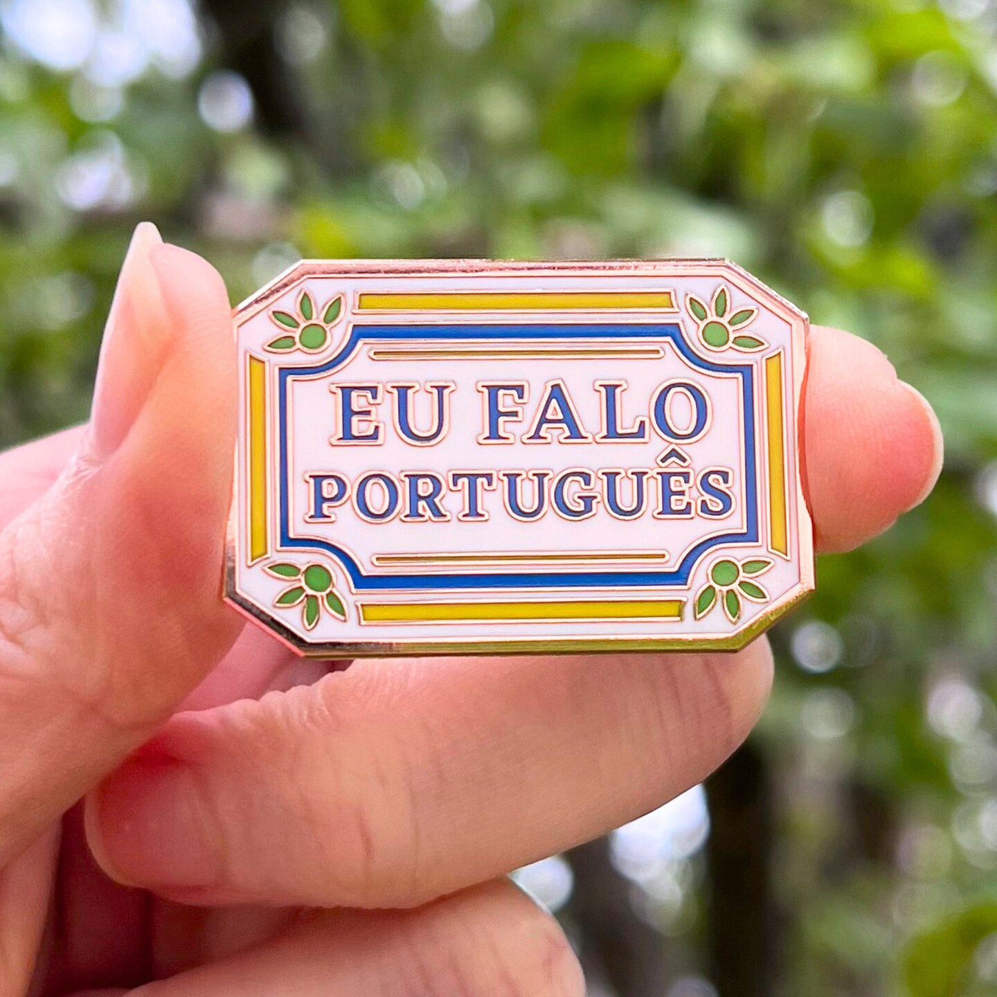 Enamel Pin: "Eu falo português" (I speak Portuguese) ~ Portugal Tile ...
