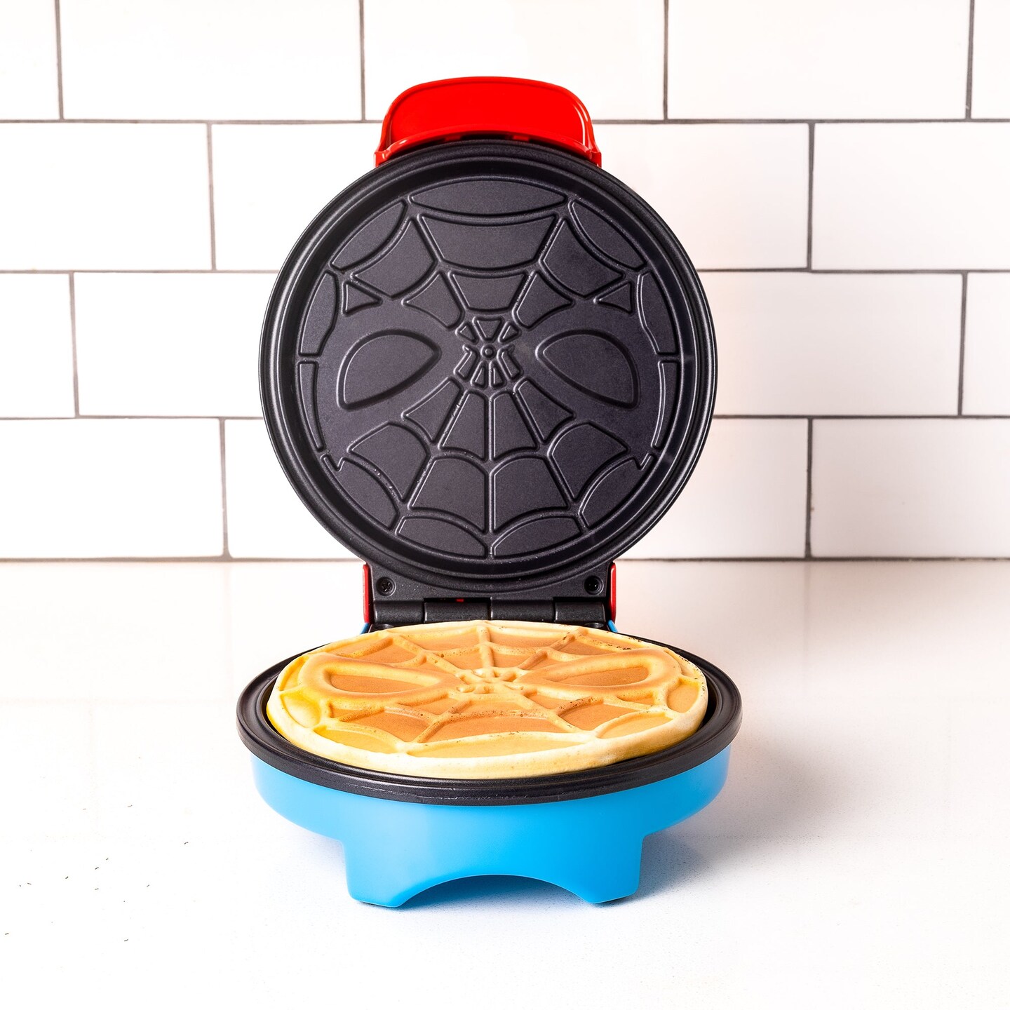 Uncanny Brands Marvel Classic Spiderman Waffle Maker | Small Kitchen ...